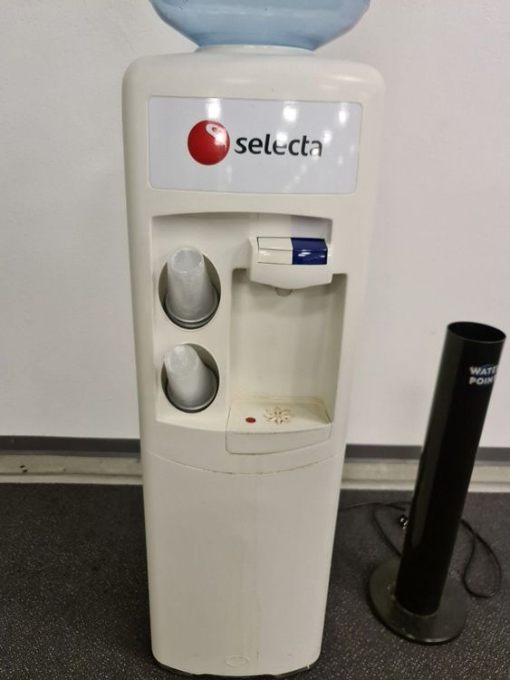 Selecta E-Max Wasserspender Kühlsystem OHNE Wasserflasche (Gebraucht) in Hinwil für CHF 80 – nur ...