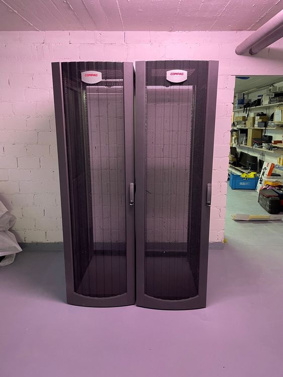 Server Rack 2x gross - Marke Compaq | Kaufen auf Ricardo