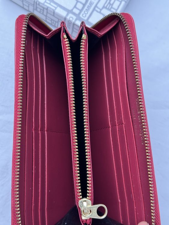 Original Comme des Garçons leather zip wallet in red (Neu und ...