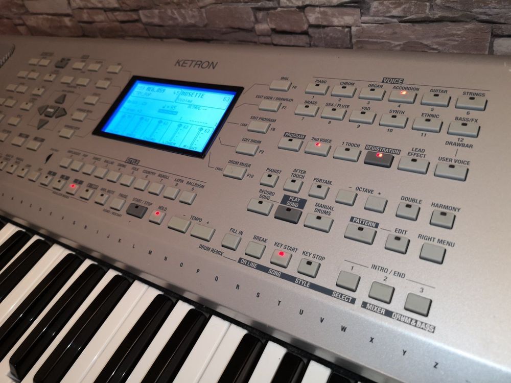 Ketron SD5 Keyboard (Gebraucht) in Zürich für CHF 589 – nur Abholung auf Ricardo kaufen