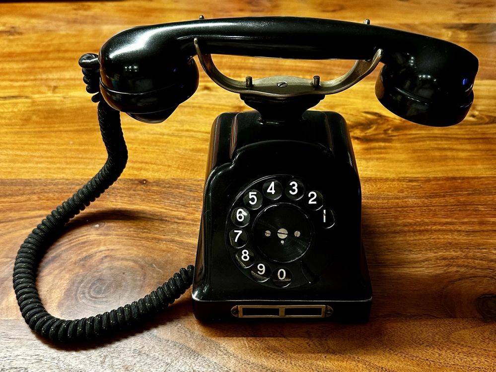 Telefon aus Bakelit mit Drehscheibe (Gebraucht) in Arth für CHF 60 ...