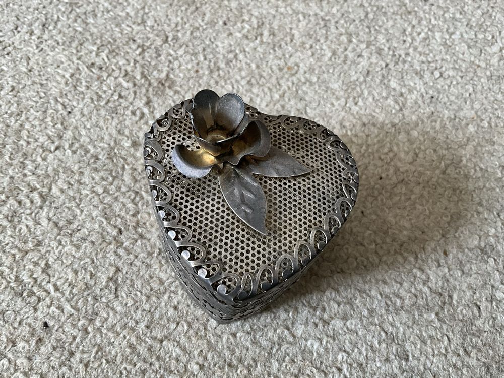 herzige Herzdose mit Rose (versilbert) (Gebraucht) in Jona für CHF 10 – mit Lieferung auf ...