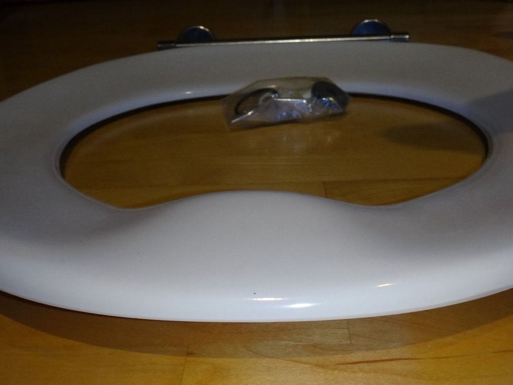 2 Stück WC Sitz Toiletten Brillen mit aerodynamischer Form (Neu und originalverpackt) in ...