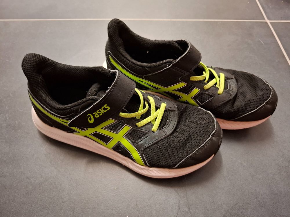 Turnschuhe Kinder Asics (Gebraucht) in Hunzenschwil für CHF 5 – mit ...