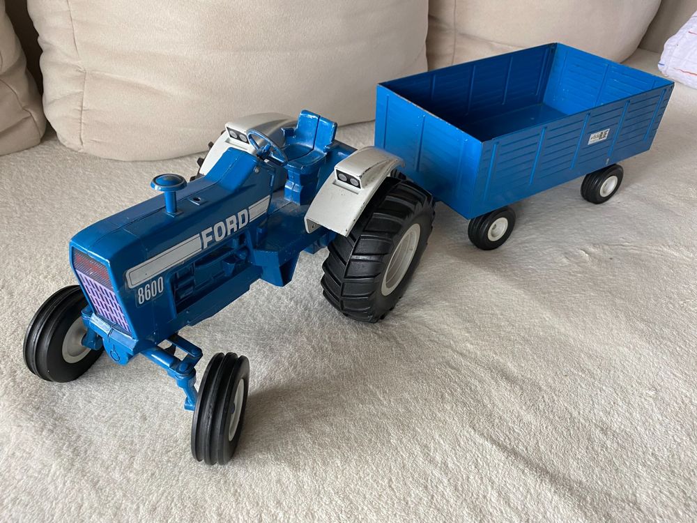 Ford 8600 riesiger Traktor m. Anhänger ERTL 1:12 Made in USA (Gebraucht ...