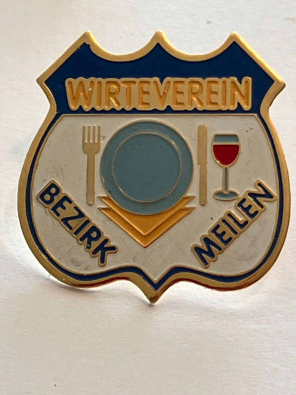 1 Pin Wirteverein Bezirk Meilen (Gebraucht) in Basel für CHF 1 – mit Lieferung auf Ricardo kaufen