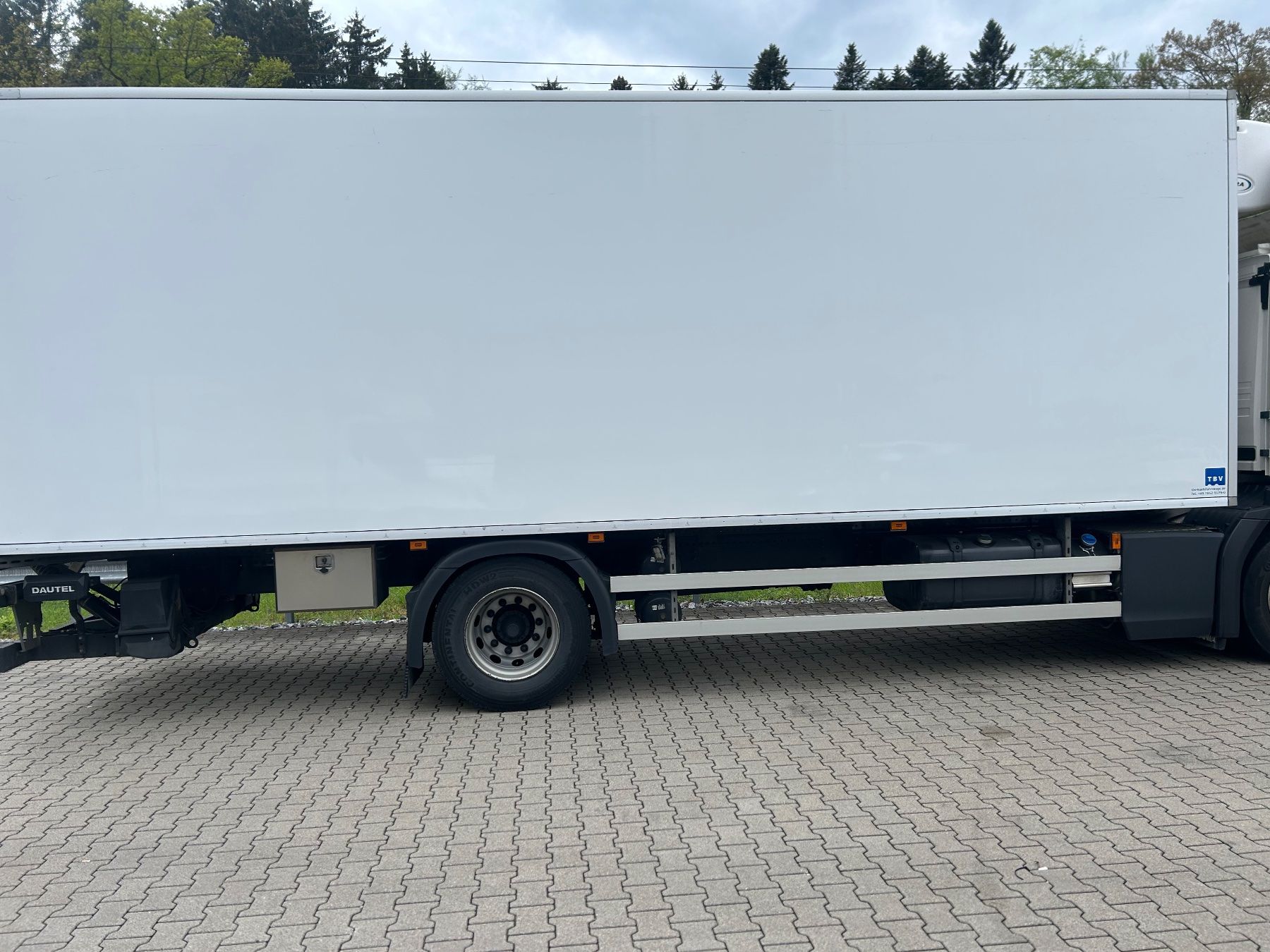 Scania P280 Kastenaufbau/Seitentüren und Carrier Kühler (Gebraucht) in ...