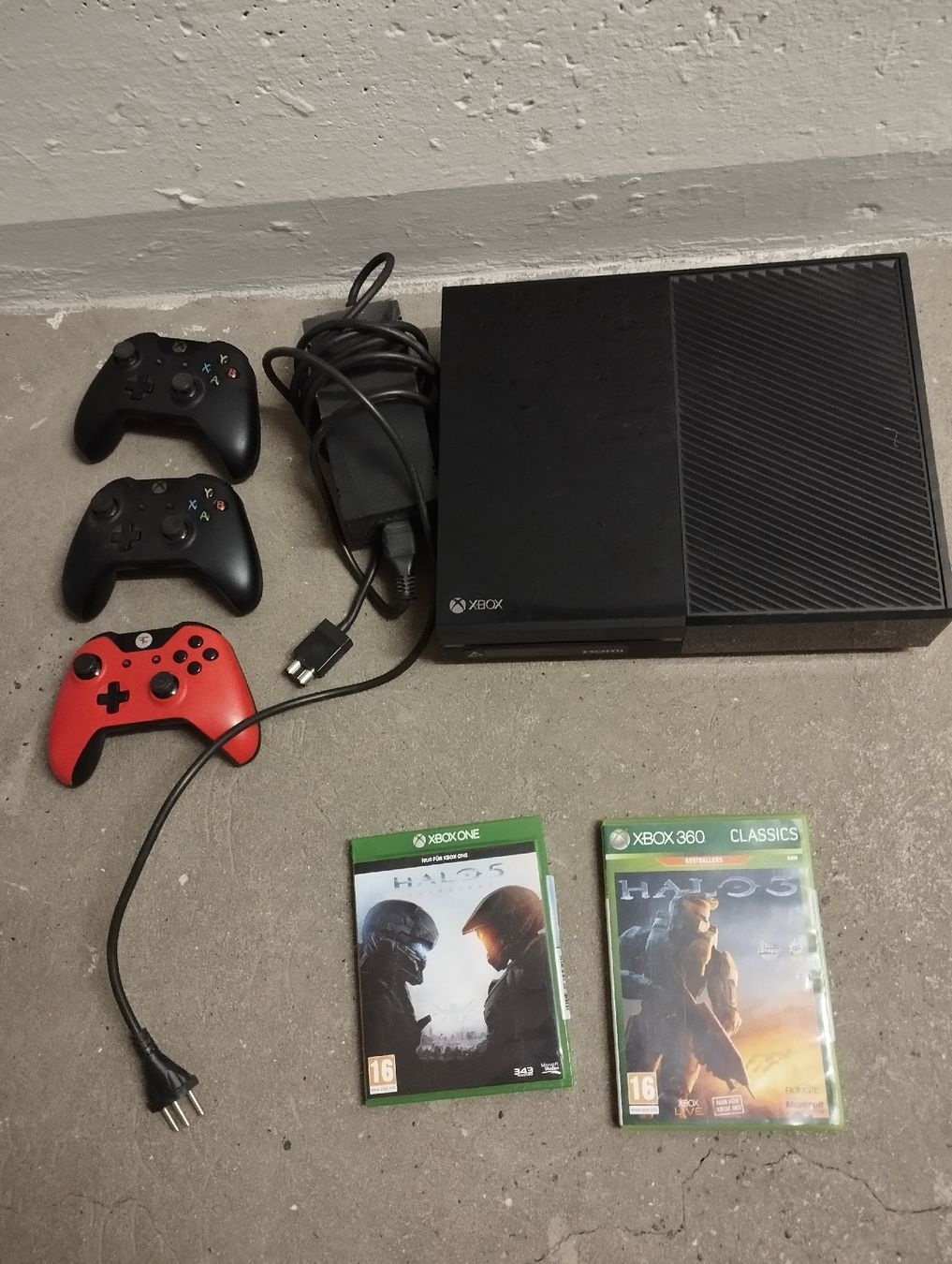 Xbox One mit 3 Controller und 2 Spiele. (Gebraucht) in Basel für CHF 80 ...