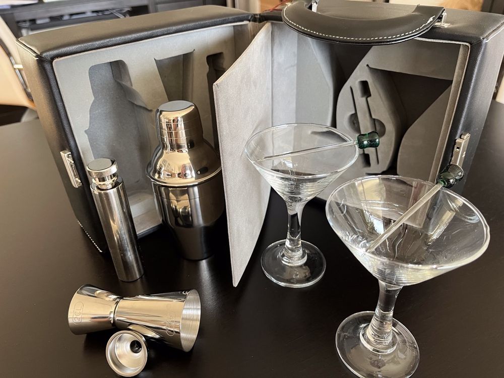 Cocktail set in a leather case | Kaufen auf Ricardo
