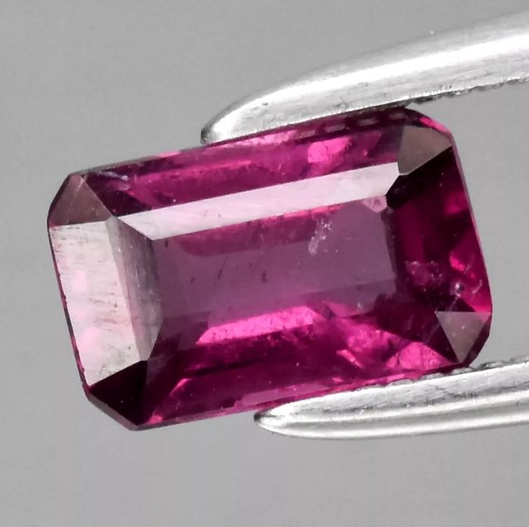 Vrai 0.84ct Natur Rhodolit SI 1 aus Afrika Edelstein (Neu und ...