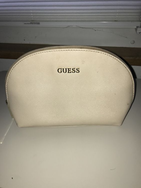 Guess Nessesair (Gebraucht) in Allschwil für CHF 1 – mit Lieferung auf ...