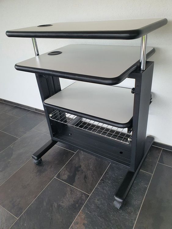 Computertisch mit Regal, PC-Tisch mit Rollen | Kaufen auf Ricardo