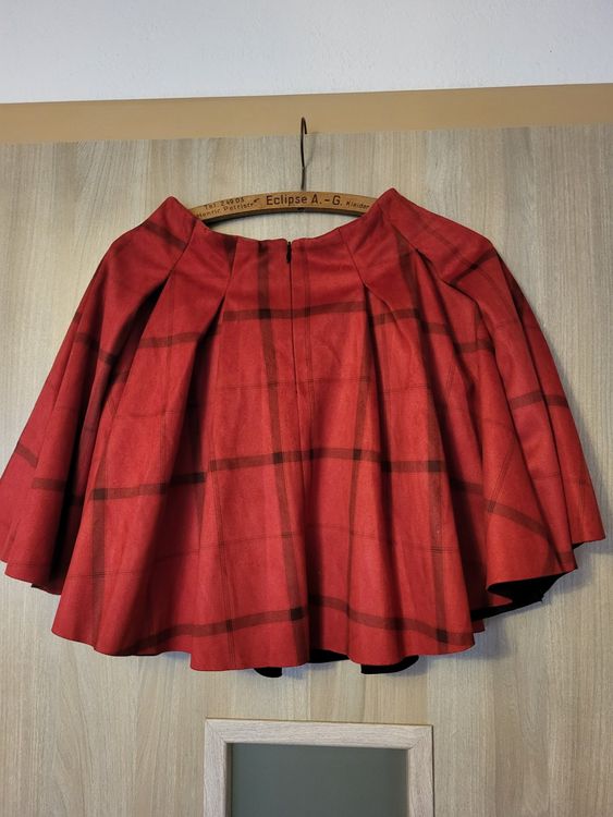 Rote karierte Rock 38 (Gebraucht) in Schattenhalb für CHF 3 – mit ...