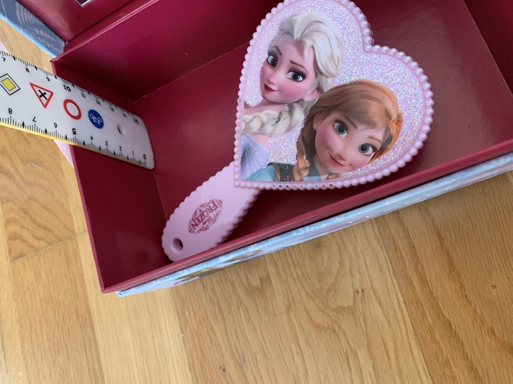 Elsa und Ana Set Schatztruhe une Haarbürste (Gebraucht) in ...