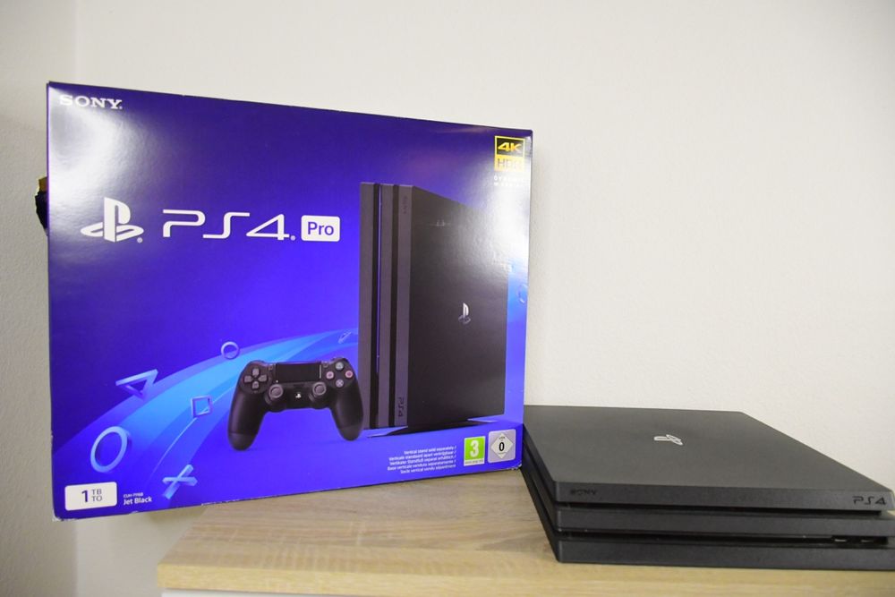 PS4 Pro - ohne Controller | Kaufen auf Ricardo