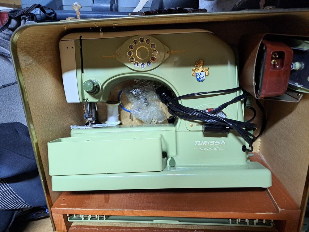 Machine a coudre turissa novomatick jamais utilisé complète (D'occasion ...