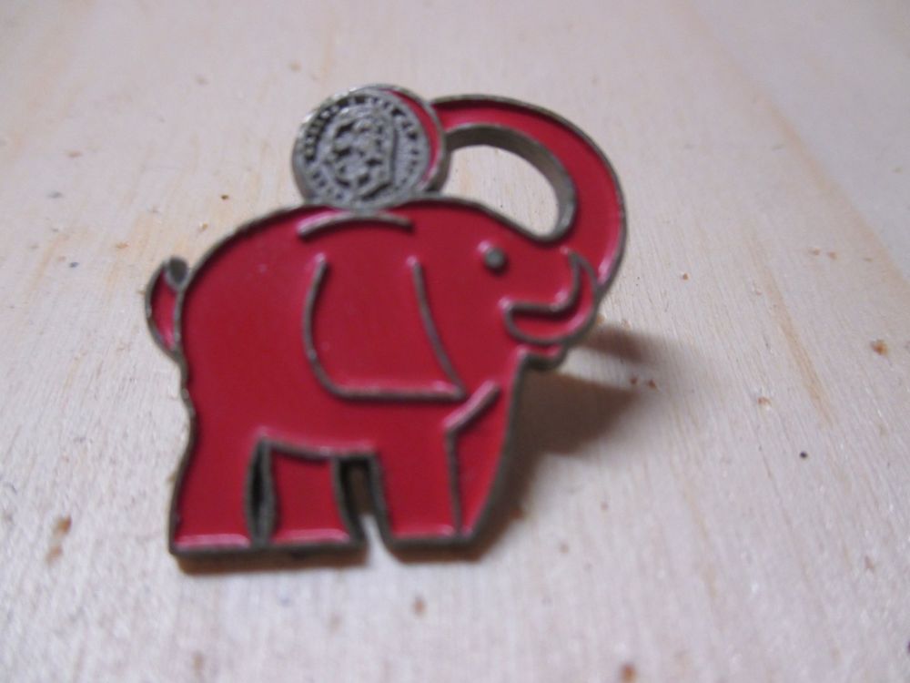 Elefant Elephant Pin (Gebraucht) in Felsberg für CHF 0.5 – mit Lieferung auf Ricardo kaufen