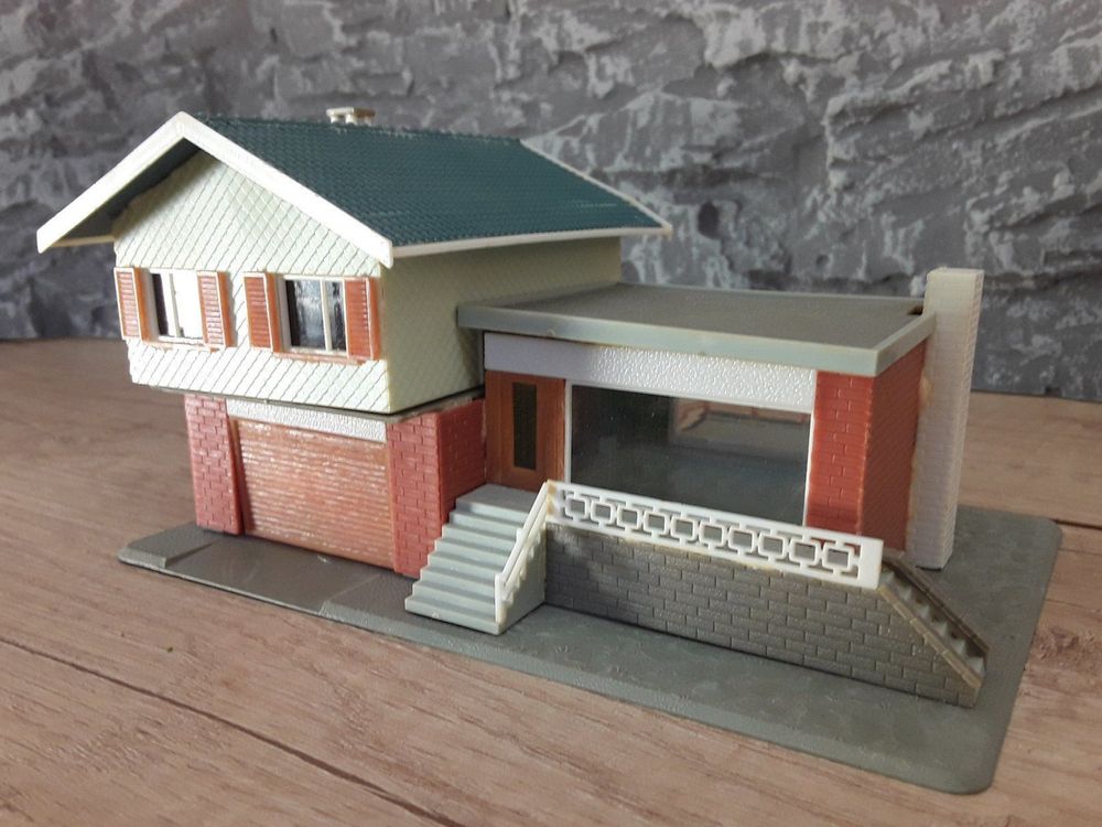 Modelleisenbahn _ Haus mit Hallenbad und Garage _ Spur H0 | Kaufen auf ...