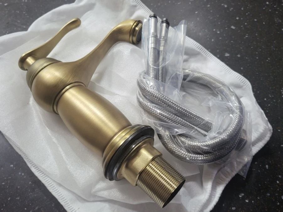 Wasserhahn im antiken Stil XRE-4 – Robinet style antique (Neu und originalverpackt) in Bremblens ...