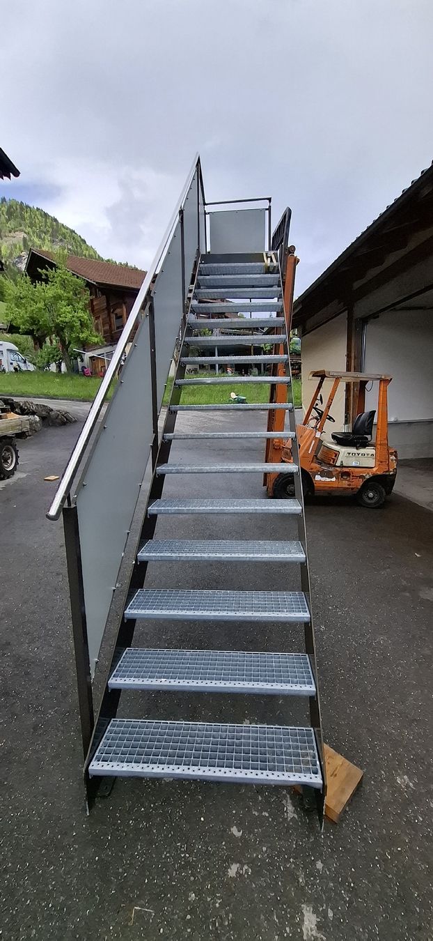 Ausentreppe Mit Podest Gebraucht
