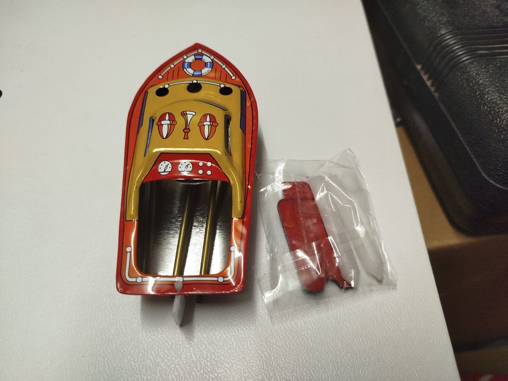 Tolles Spielzeugboot aus Blech Putt-Putt-Boot Dampfspielzeug (Neu und ...
