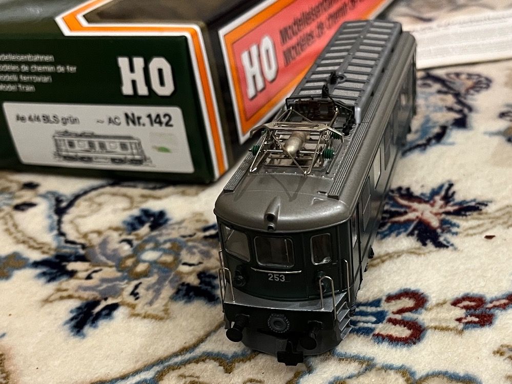 HAG 142 E-Lok 253 BLS Ae 4/4 grün in OVP, H0, WS (Neu (gemäss ...