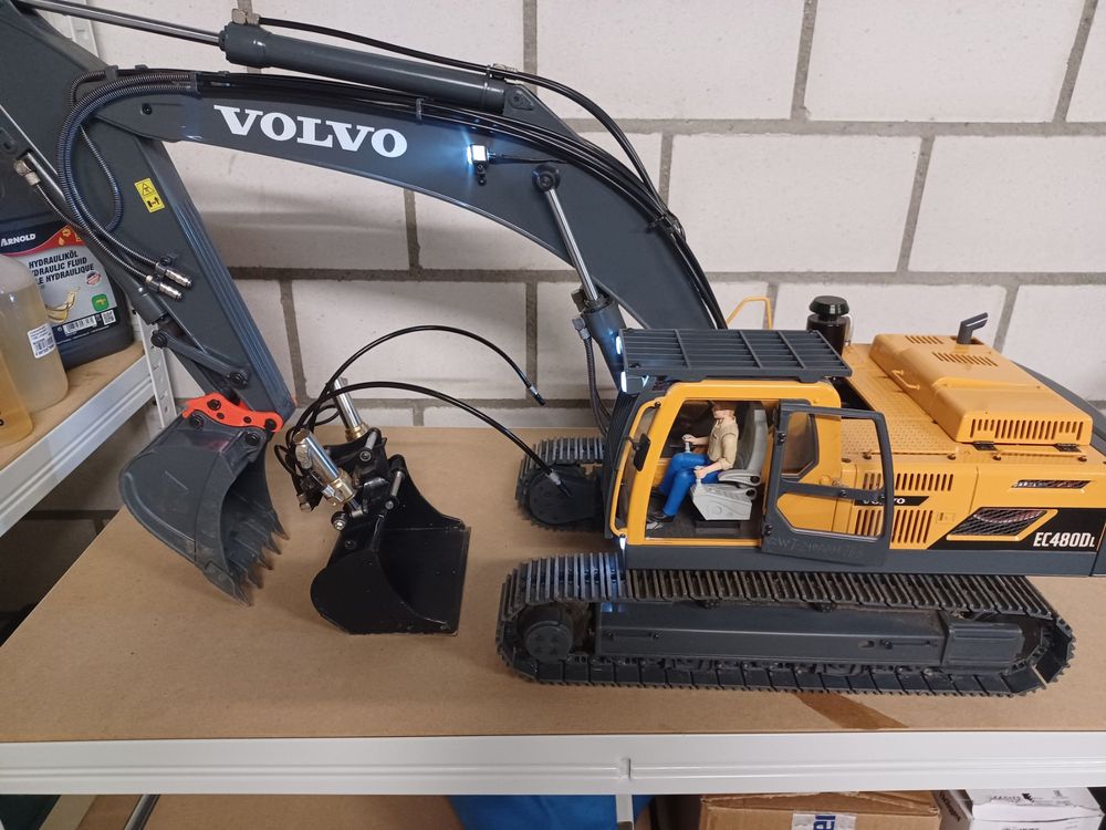 RC Bagger Volvo mit 5-fach Hydraulik (Gebraucht) in Büron für CHF 1752 ...