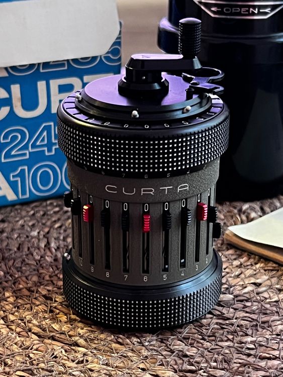 Curta Type II Mechanical Calculator – No. 554912 – complete (Gebraucht ...