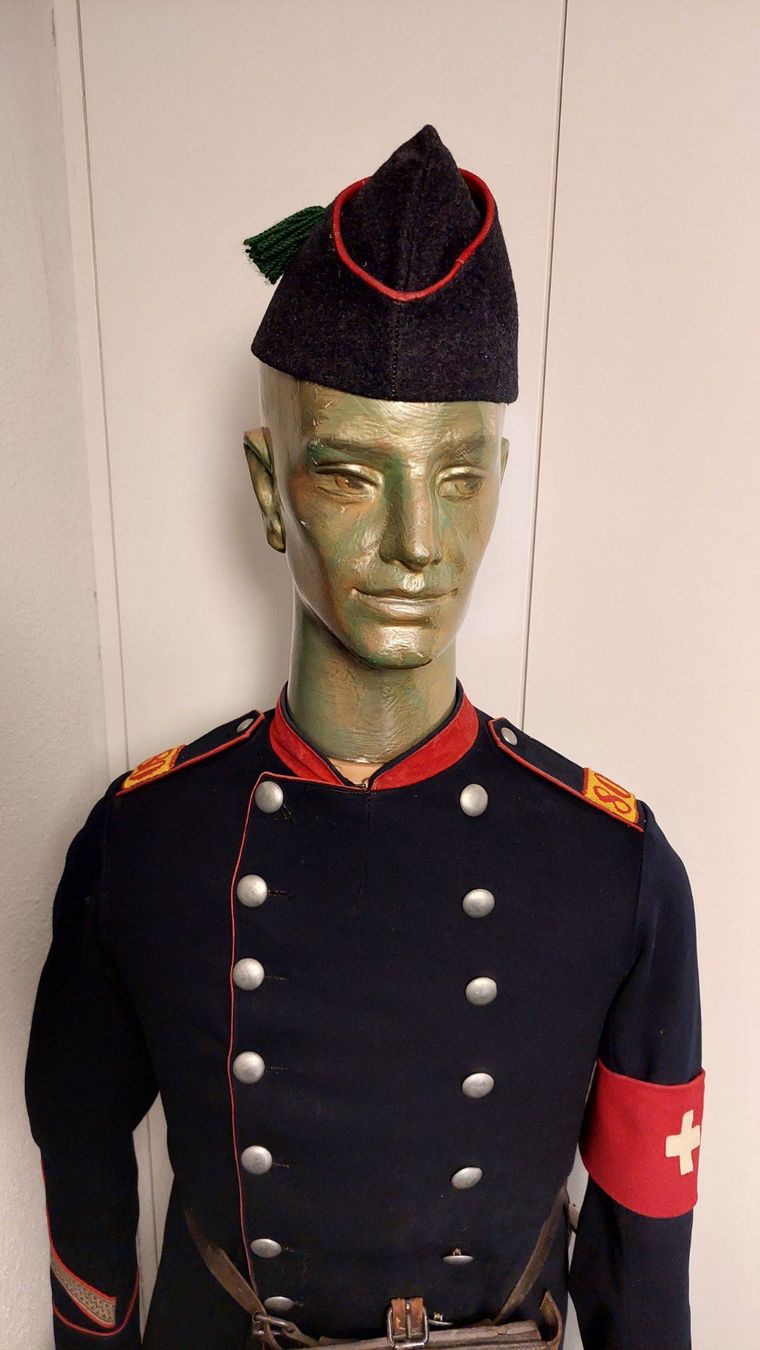 Militäruniform Infanterie Füsilier-Wachtmeister 1875 Rarität (Gebraucht) in Obfelden für CHF 550 ...
