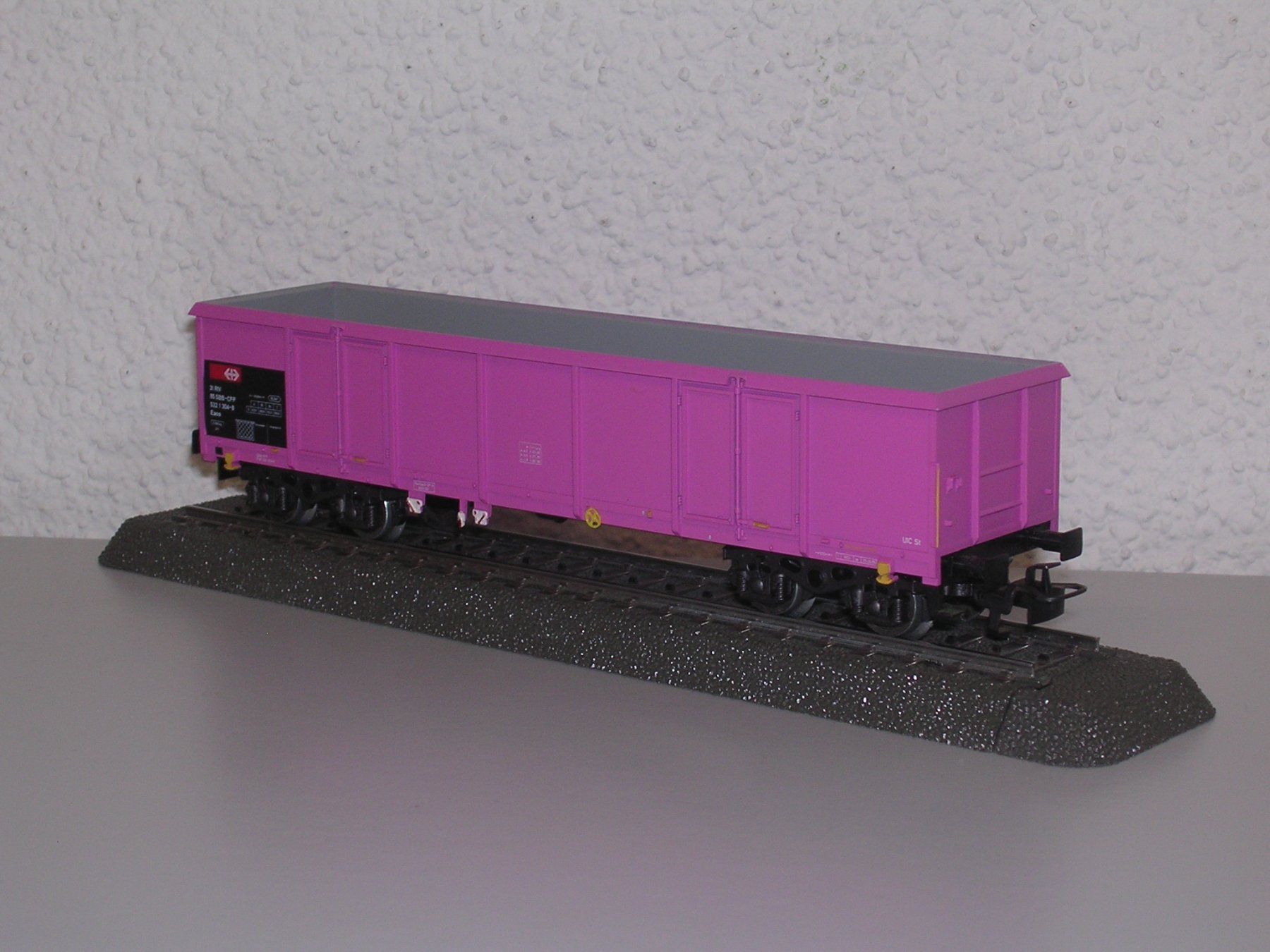 Märklin 4718 SBB Hochbordwagen Eaos pink, in H0 (Gebraucht) in Beringen für CHF 27 – mit ...