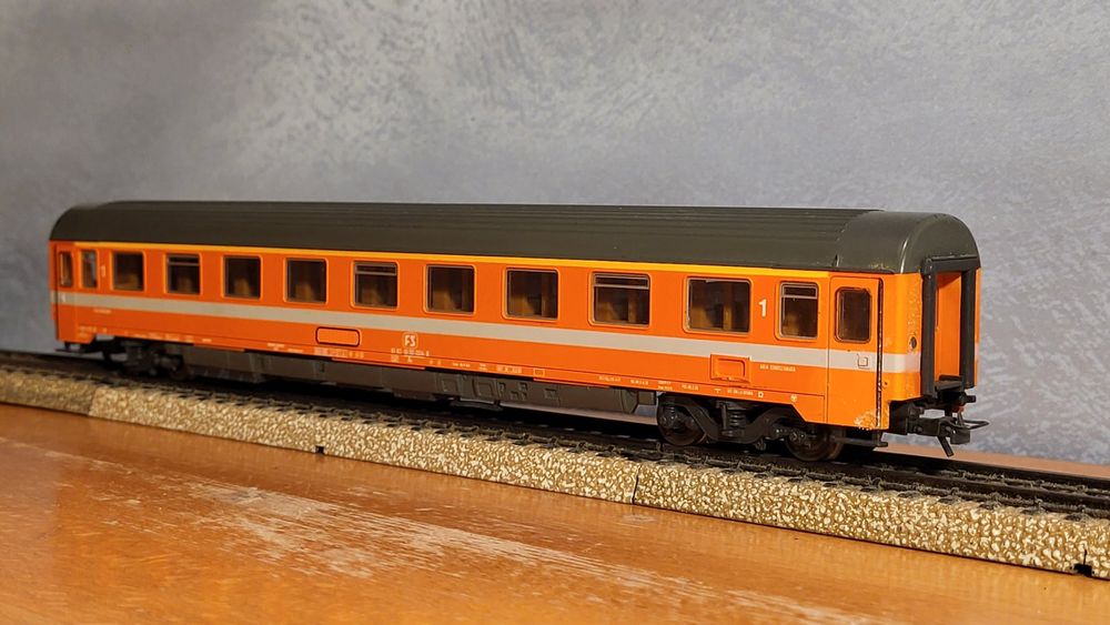 Roco 3246E, Schnellzugwagen FS, orange Eurofima (Gebraucht) in Uster ...
