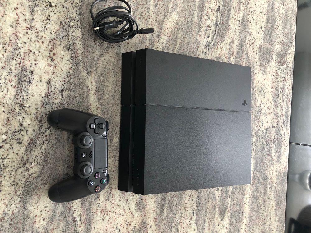 Playstation 4 + 1 Controller (Gebraucht) in Mönchaltorf für CHF 190 – mit Lieferung auf Ricardo ...