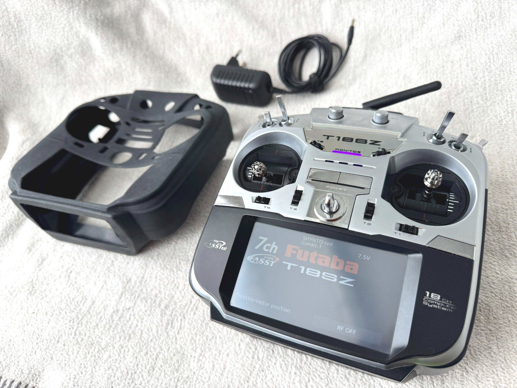 Futaba SET T18SZ Radio Remote Fernsteuerung - top zustand! (Gebraucht ...