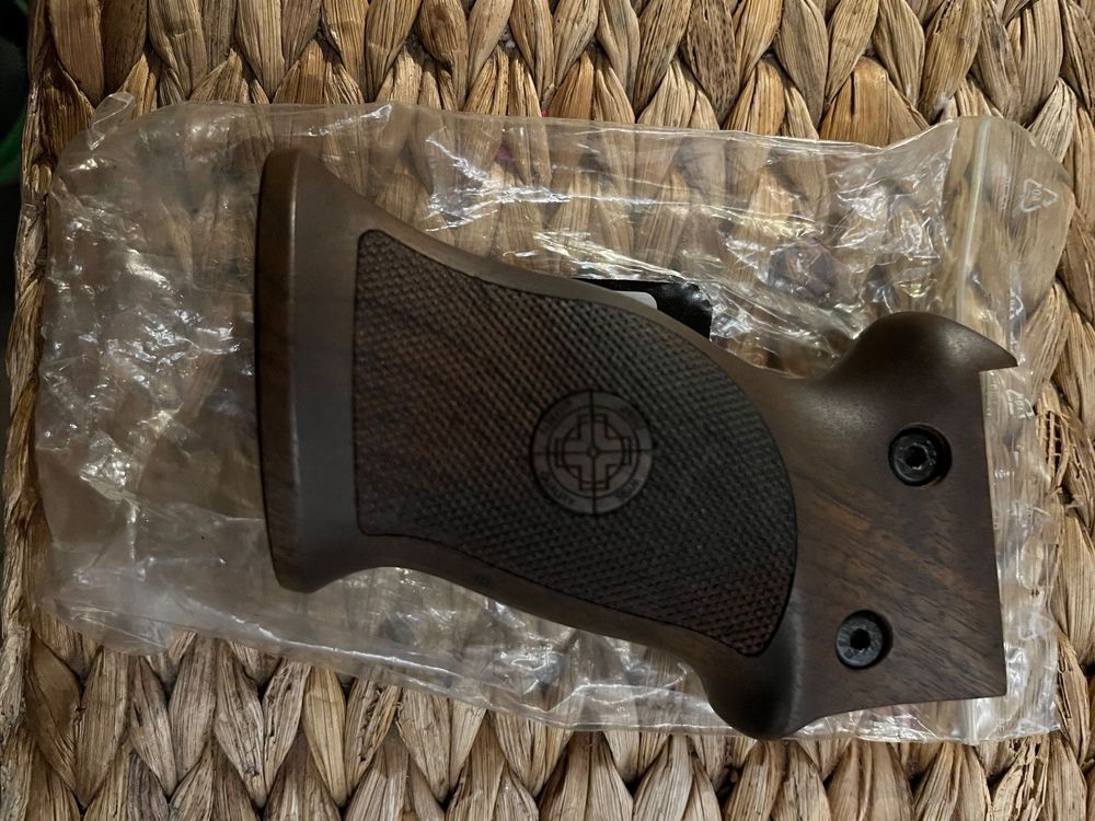 Holzpistolengriff Tactical Stgw.57 | Kaufen auf Ricardo