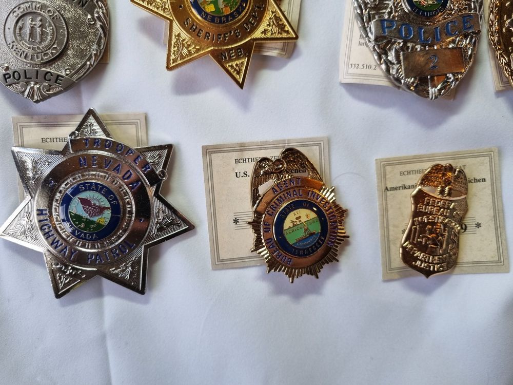 Polizeiabzeichen/Polizeimarken aus Metal (Gebraucht) in Grabserberg für CHF 56 – mit Lieferung ...