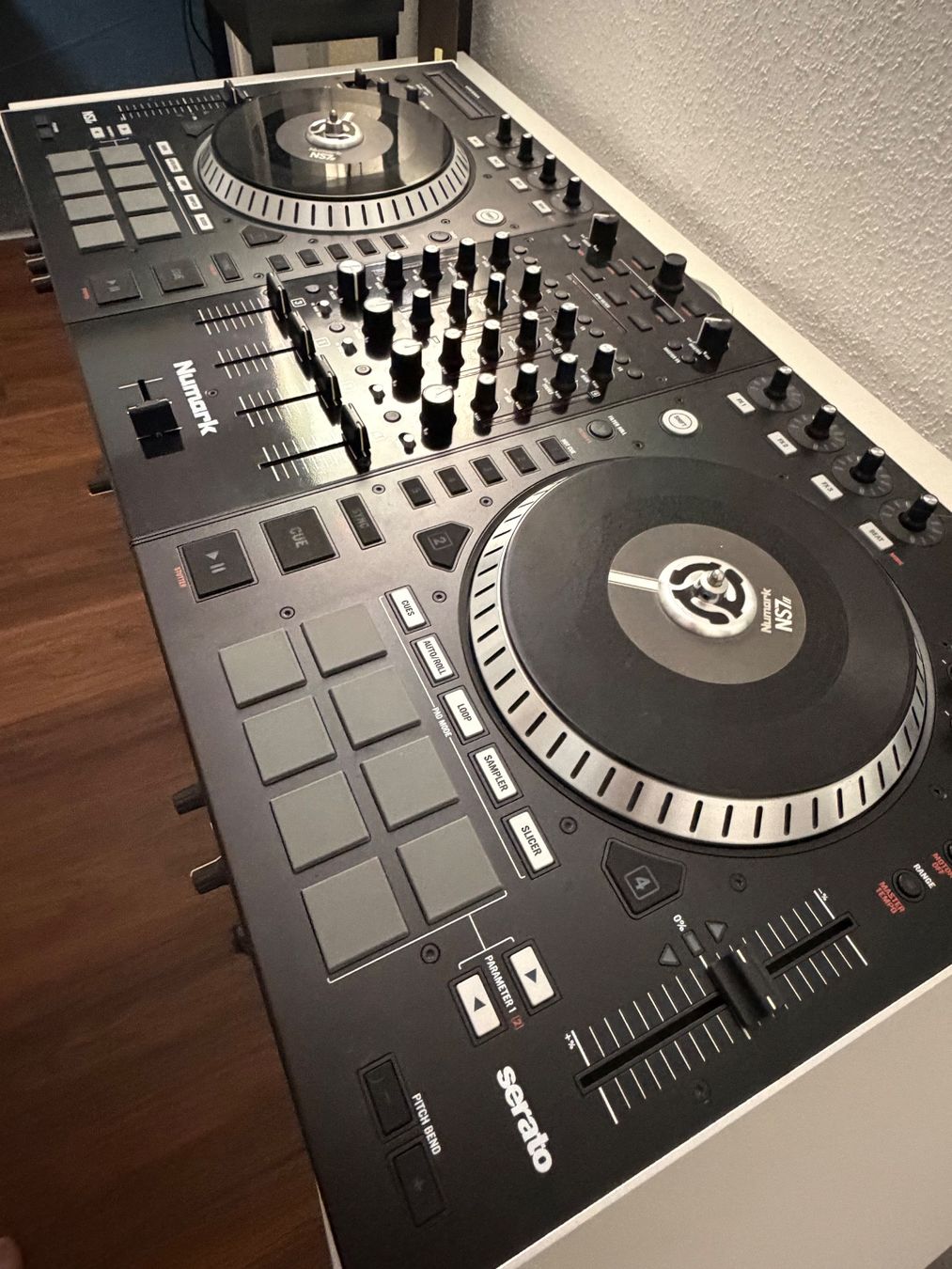 Numark NS7 II – Motorisierter DJ-Controller (Gebraucht) in Zürich für ...