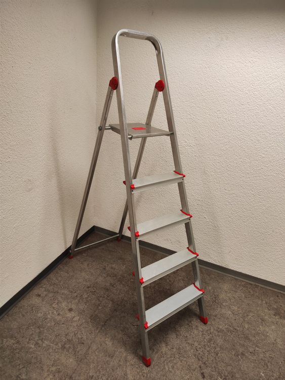 Leiter Hailo Model 8900 Alu mit 4 Stufen (Gebraucht) in Toffen für CHF 22 – nur Abholung auf ...