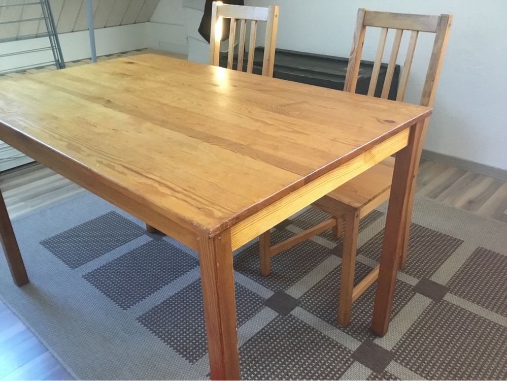 Table en bois, style scandinave avec ses 4 chaises. (Gebraucht) in ...