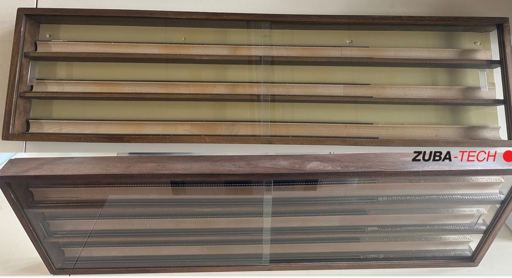 Holz Vitrine mit Glasschiebetüren 103.5 cm (Gebraucht) in St. Gallen für CHF 1 – nur Abholung ...