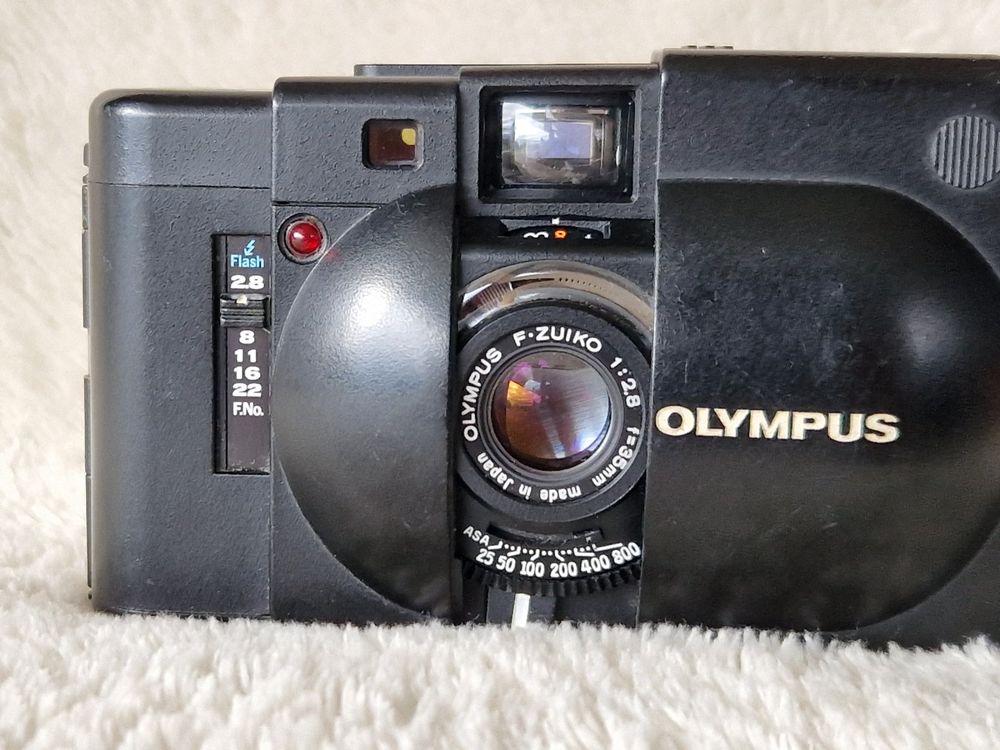 Olympus XA 35mm Analog Kompaktkamera + A11 Flash | Kaufen auf Ricardo