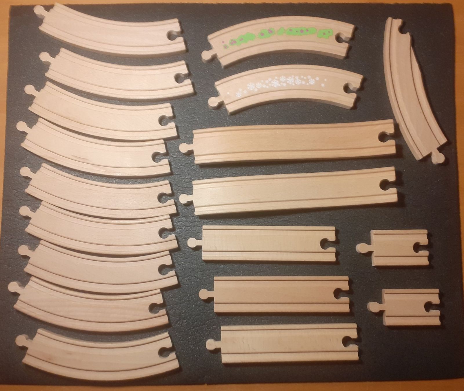 Holzschienen/Rails en bois (D'occasion) à Corminboeuf pour CHF 3 – avec ...