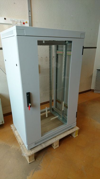 Server Rack (Gebraucht) in für CHF 80 – nur Abholung auf Ricardo kaufen