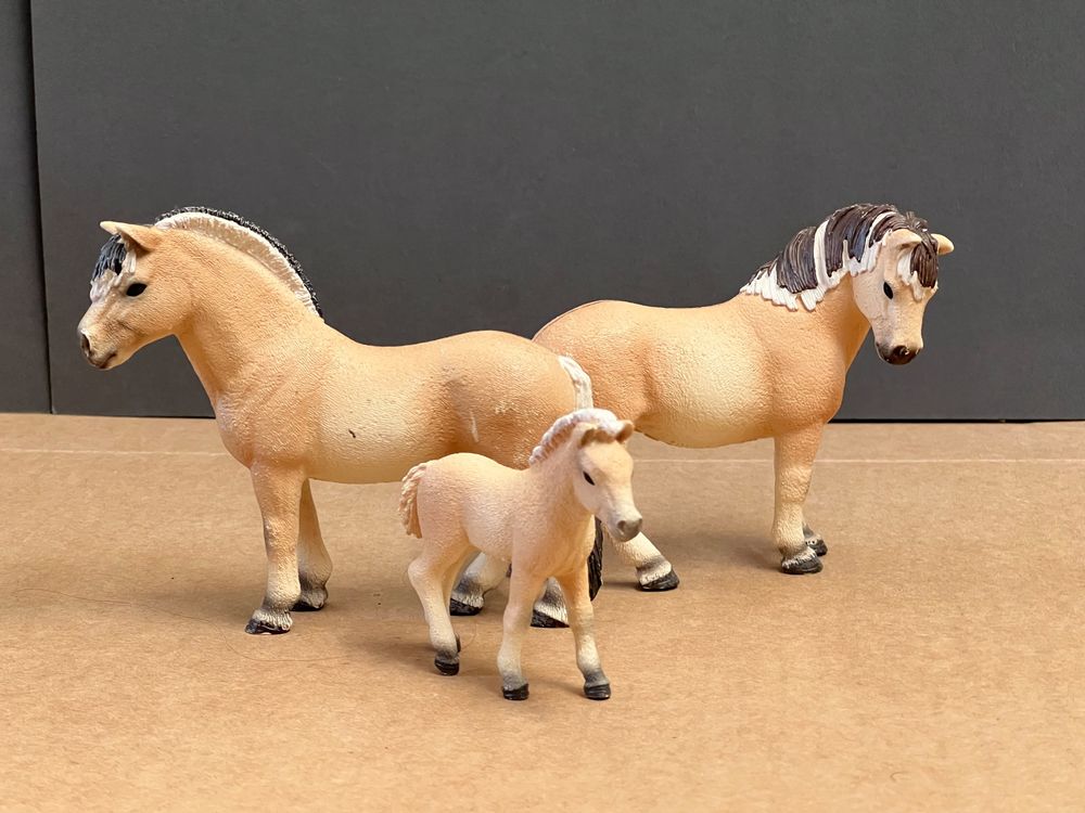Schleich Fjordpferde Fjord Pferd Stute Hengst Fohlen Pferde (Gebraucht) in Ennetbaden für CHF 42 ...