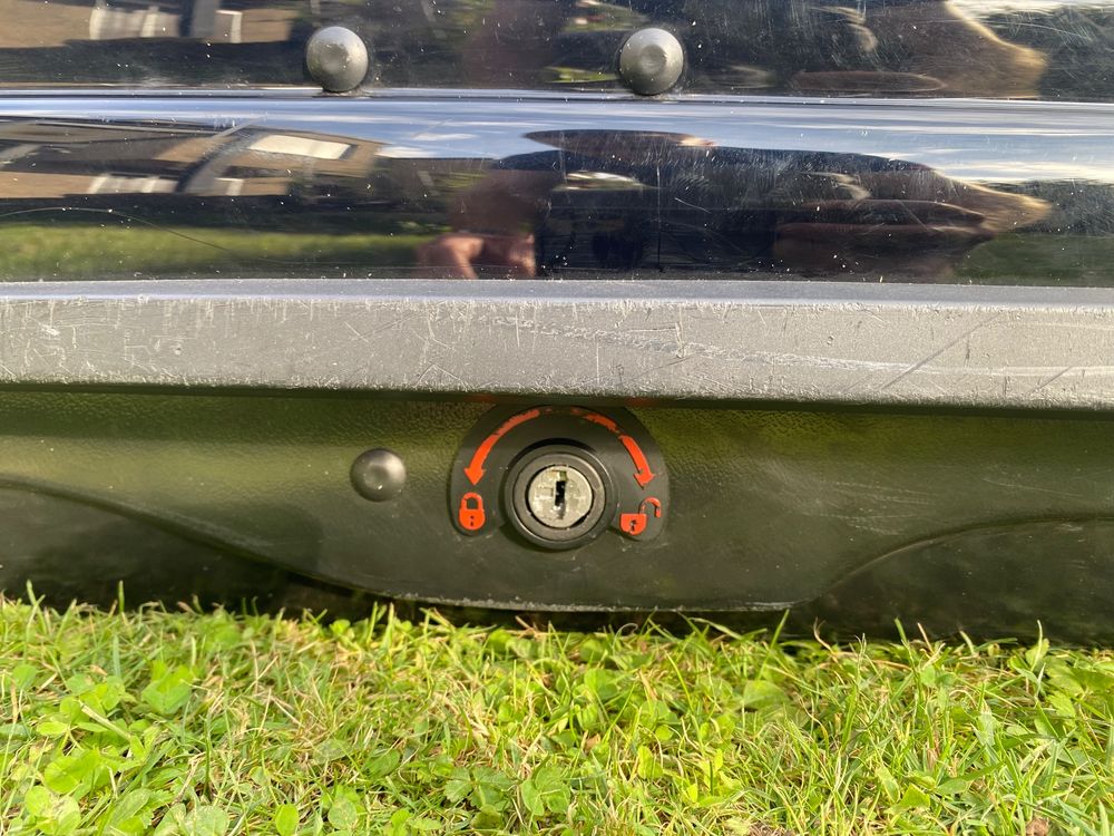 Volvo Space Design 420 - Thule Dynamic M Roofbox | Kaufen auf Ricardo