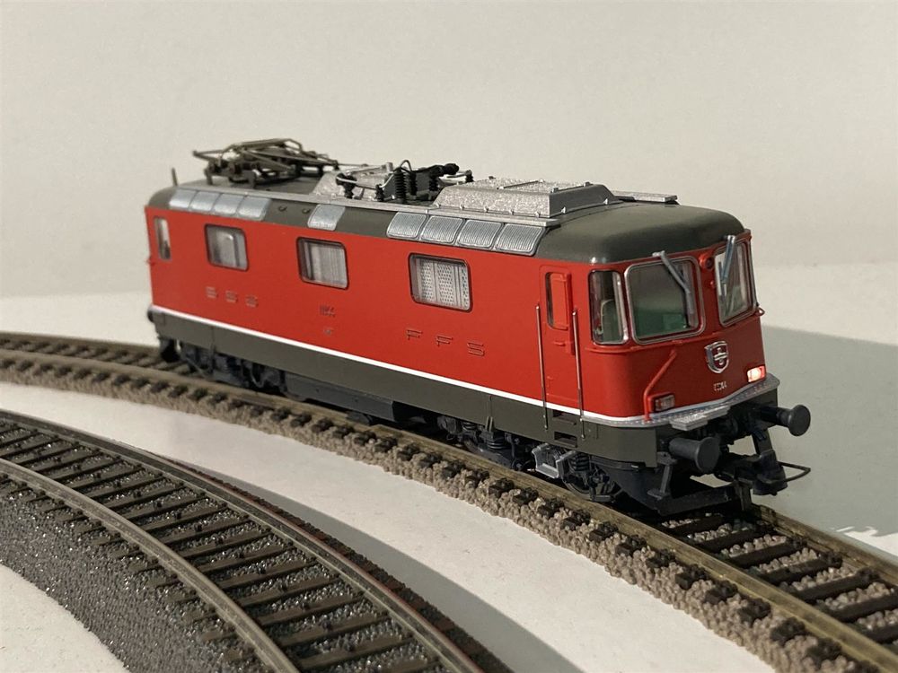 Roco 63845: Re 4/4 SBB 11144 rot (Neu (gemäss Beschreibung)) in Thun ...