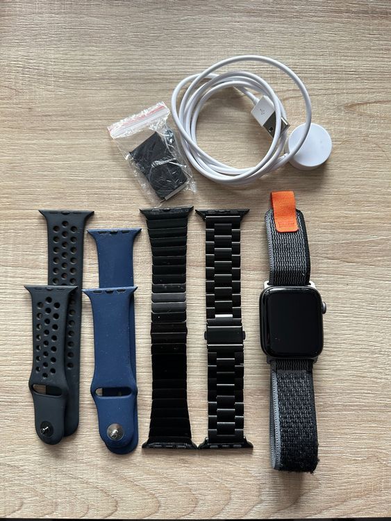 Apple Watch Series 4 44mm inkl. div. Armbänder (Gebraucht) in Herbligen ...