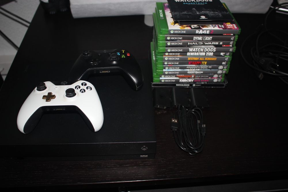 Xbox One + 2 Controller + 12 Xbox One Spiele + 3 Akkus (Gebraucht) in ...
