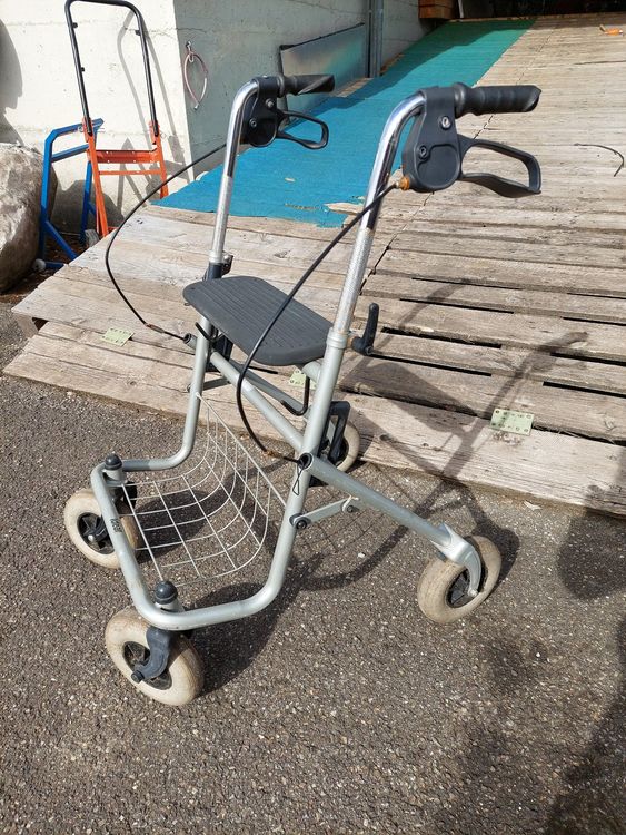 Rollator gebraucht Gehilfe für Senioren | Kaufen auf Ricardo