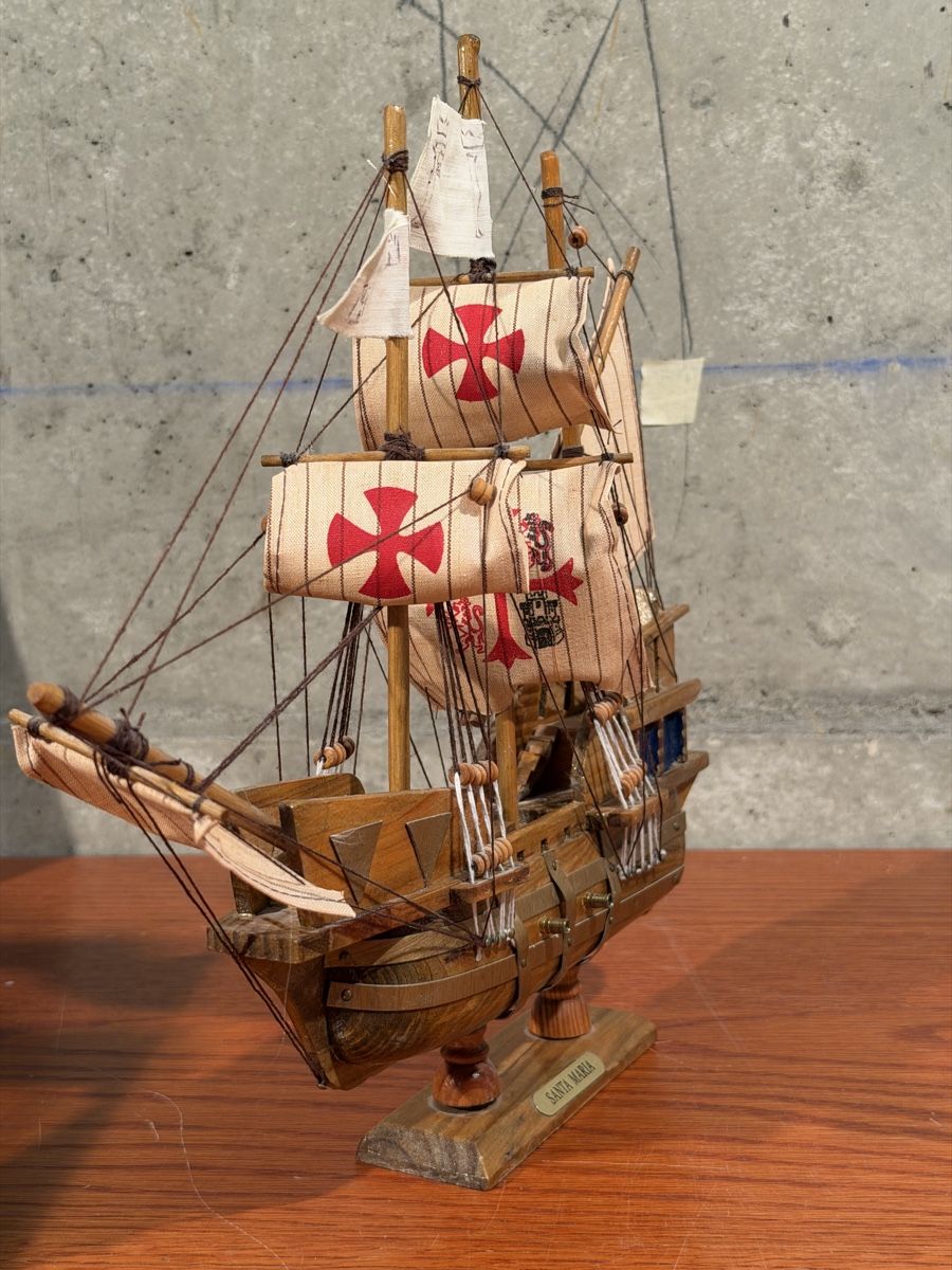 Vintage Santa Maria Model Ship - A Collector's Treasure (Gebraucht) in ...