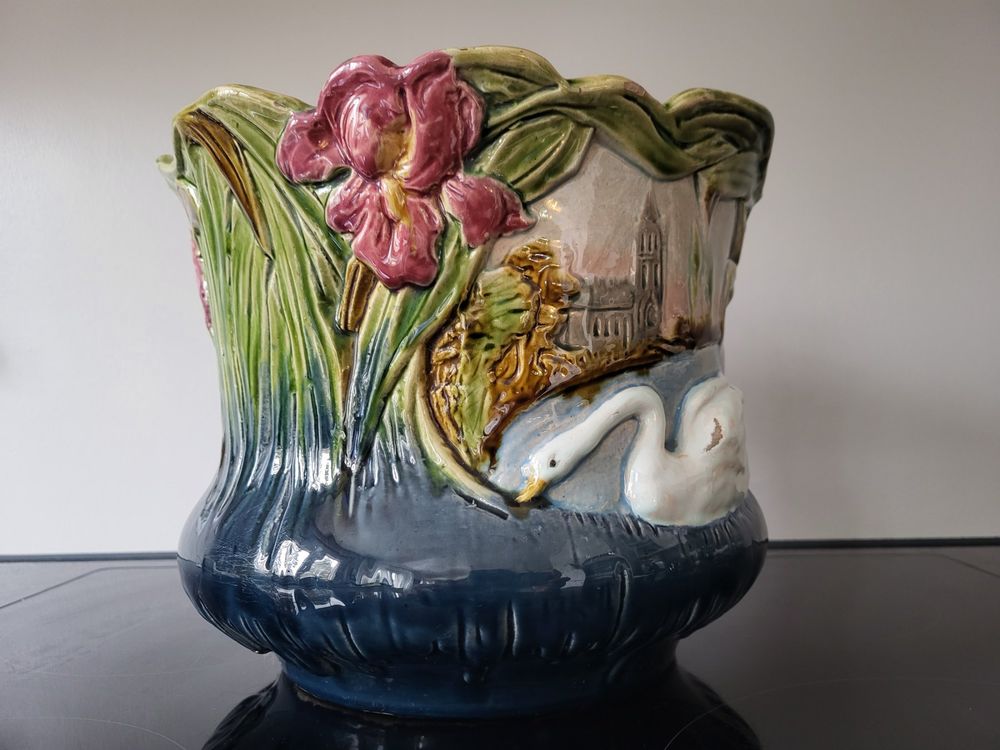 Antiker Blumentopf, Jugendstil, Majolika, Schwan, Iris | Kaufen auf Ricardo